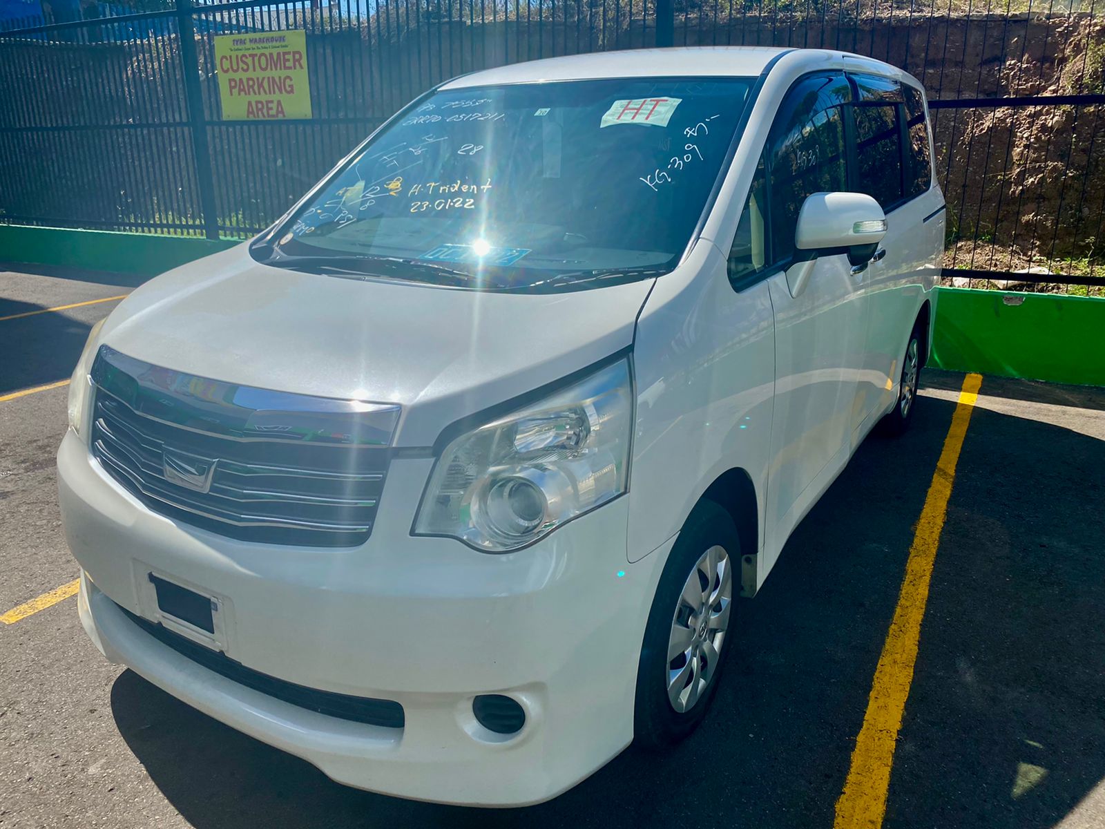 2012 Toyota Noah X (KM020844) | Khaleel's Motorsports
